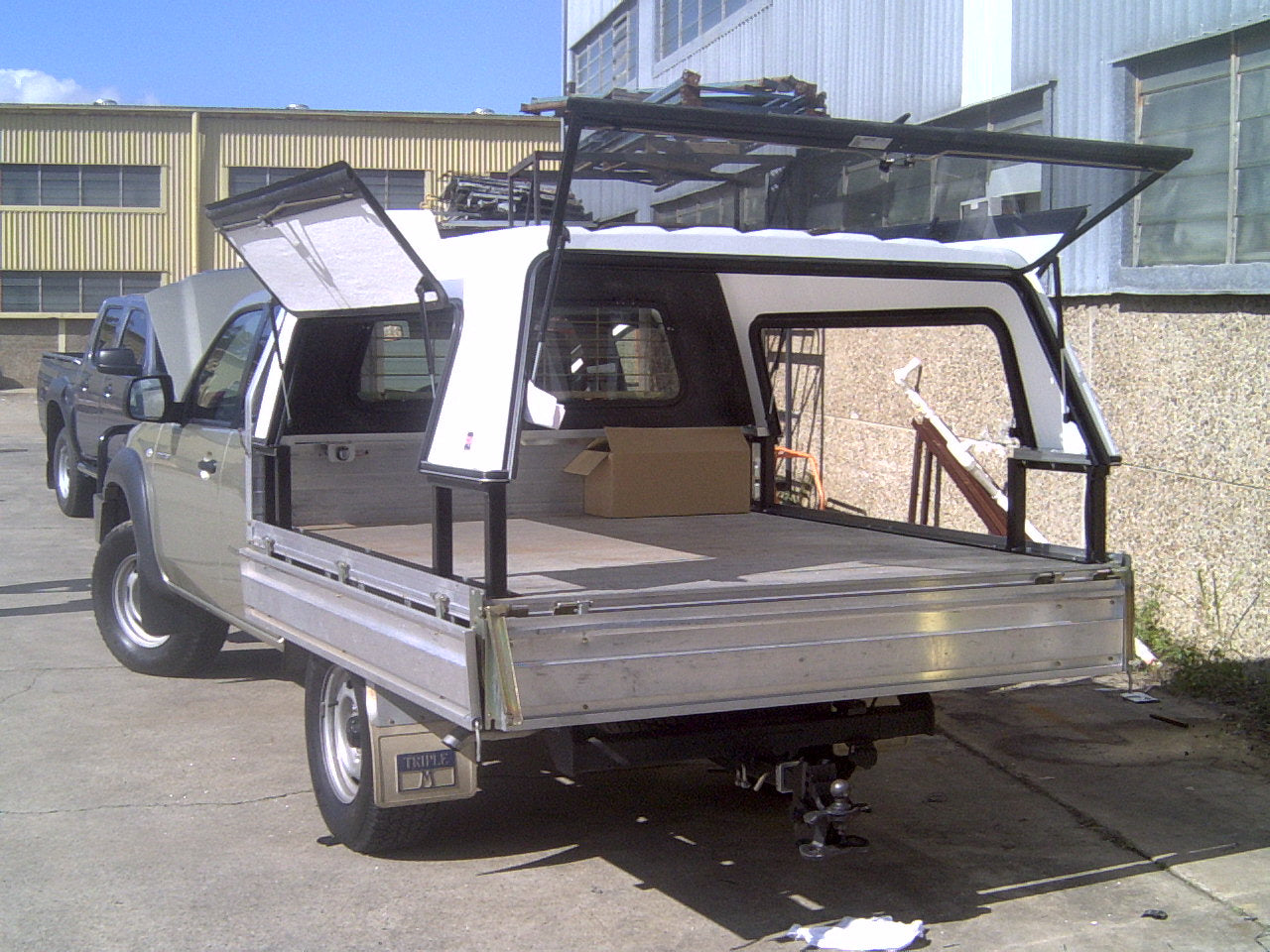 3XM Canopy Tradesman Series (Lift Up Side Doors) for Single Cab Tray ...
